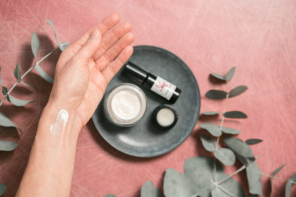 O kremah za sončenje in zakaj jih ni priporočljivo izdelati doma ...